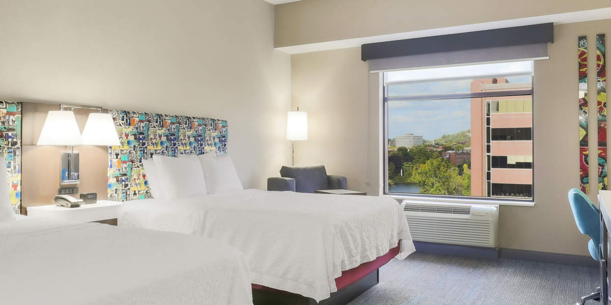 Hampton Inn & Suites Pittsburgh Downtown - Great Allegheny Passage