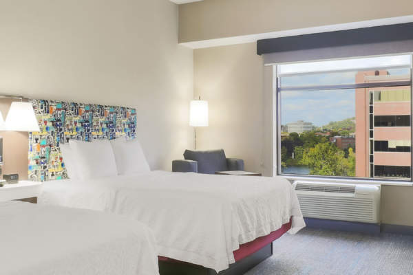 Hampton Inn & Suites Pittsburgh Downtown - Great Allegheny Passage